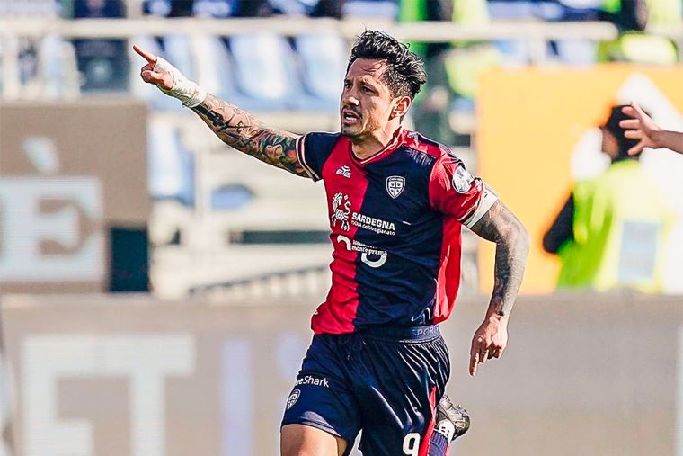 Gianluca Lapadula festeja el ascenso a la Serie A cantando Gianluca Lapadula festeja el ascenso a la Serie A cantando